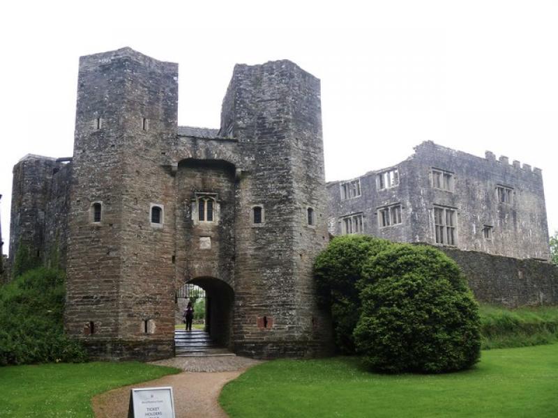 The ghosts of Berry Pomeroy Castle - Tuetego