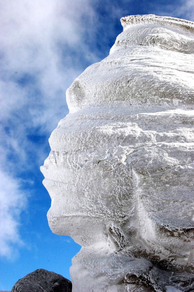 The Sphinx of Bucegi - Tuetego